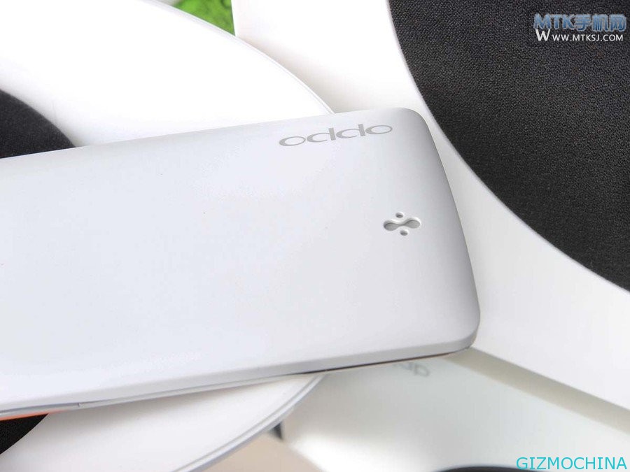 The detailed picture of Oppo R811 Android music phone - Gizmochina