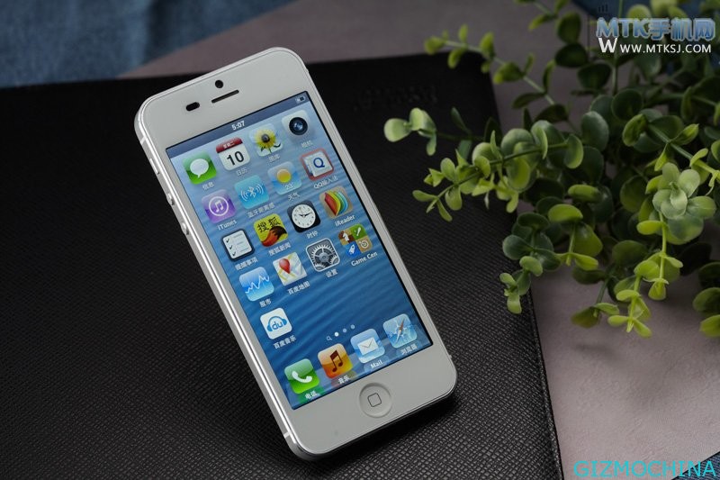 Detail picture of Rogor I5, the iPhone 5 clone from domestic market ...