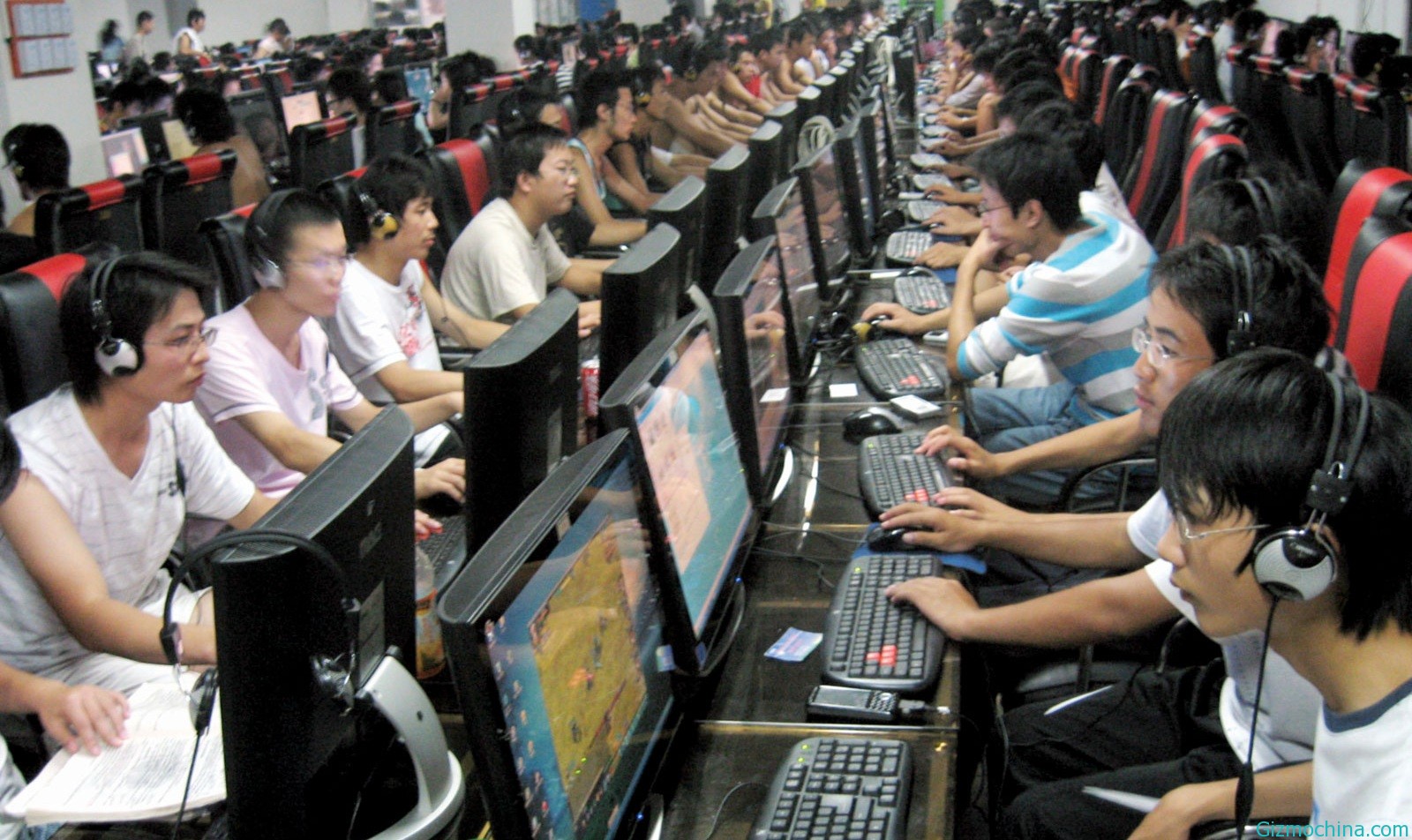 China hires two million employee to monitoring web activity - Gizmochina
