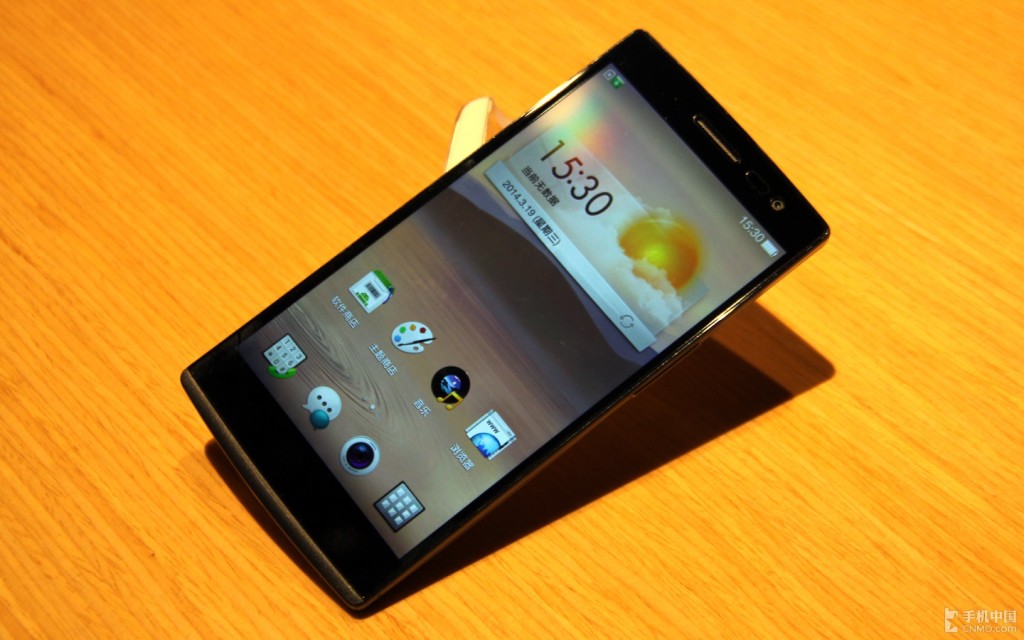 Detailed picture of OPPO Find 7 Black edition smartphone - Gizmochina
