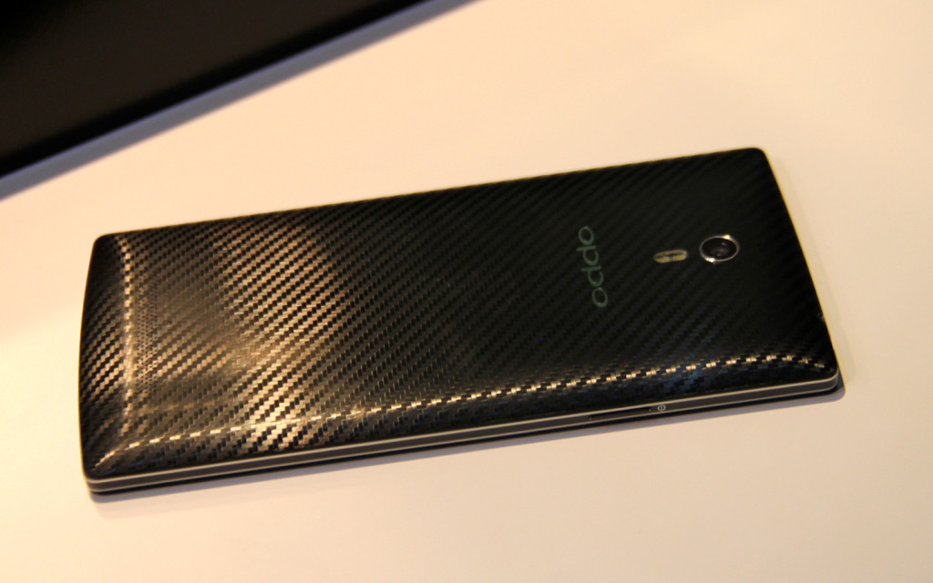 Detailed picture of OPPO Find 7 Black edition smartphone - Gizmochina