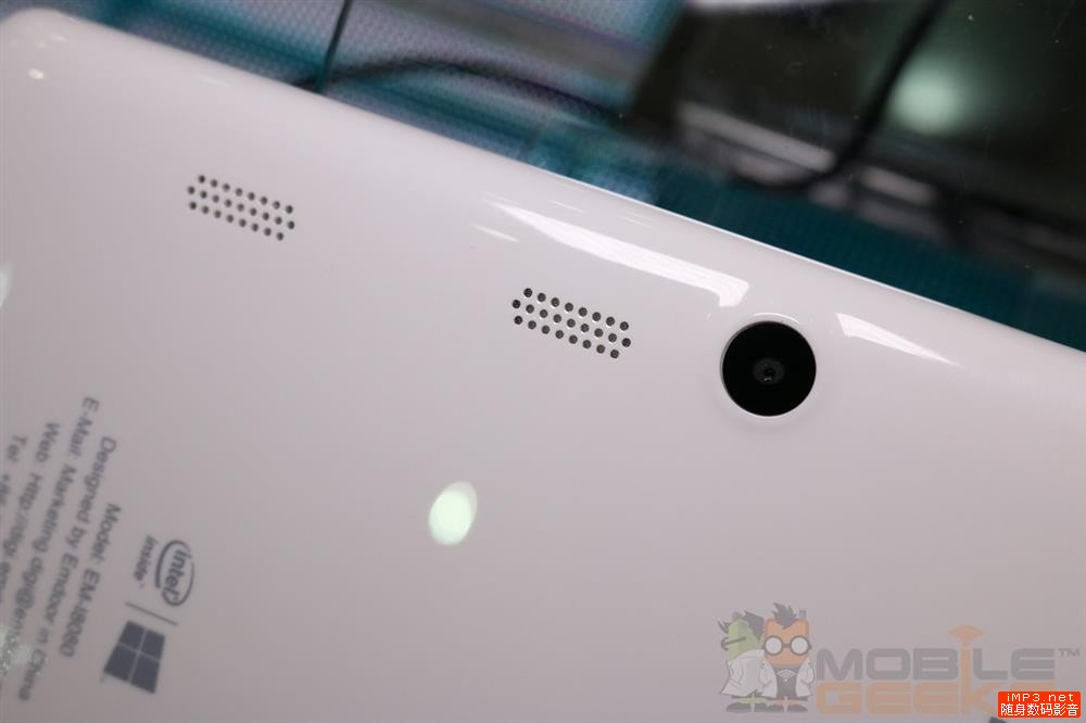 Real pictures of Emdoor EM-i8080, the $100 Windows 8 tablet hands on ...