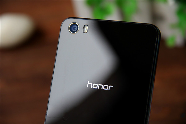 Behold! The Huawei Honor 6 deboxed! (Photos) - Gizmochina