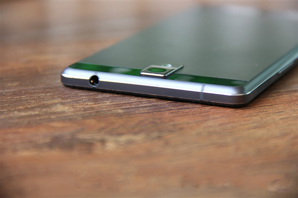 Introducing the world’s thinnest 4G cell phone, the OPPO R3! Costs 2299 RMB (370.73 USD ...