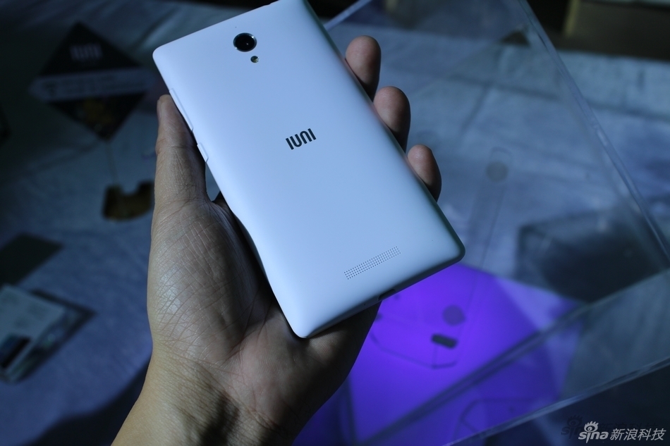 IUNI U3 Hands-on: Dual-SIM with 4G LTE - Gizmochina