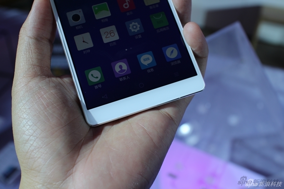 IUNI U3 Hands-on: Dual-SIM with 4G LTE - Gizmochina