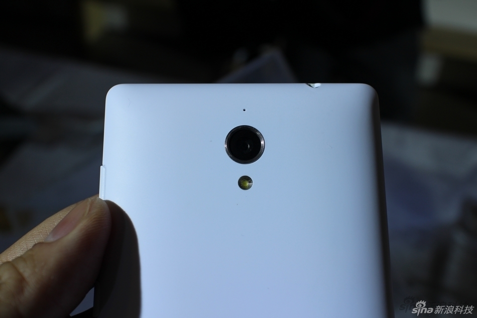 IUNI U3 Hands-on: Dual-SIM with 4G LTE - Gizmochina