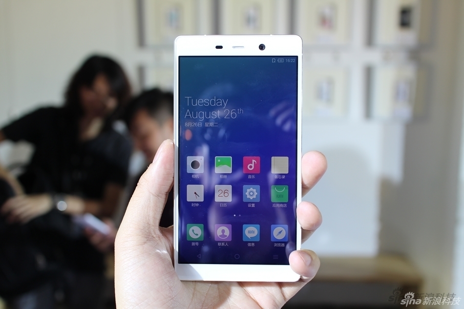 IUNI U3 Hands-on: Dual-SIM with 4G LTE - Gizmochina