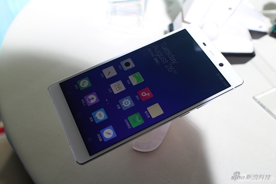 IUNI U3 Hands-on: Dual-SIM with 4G LTE - Gizmochina
