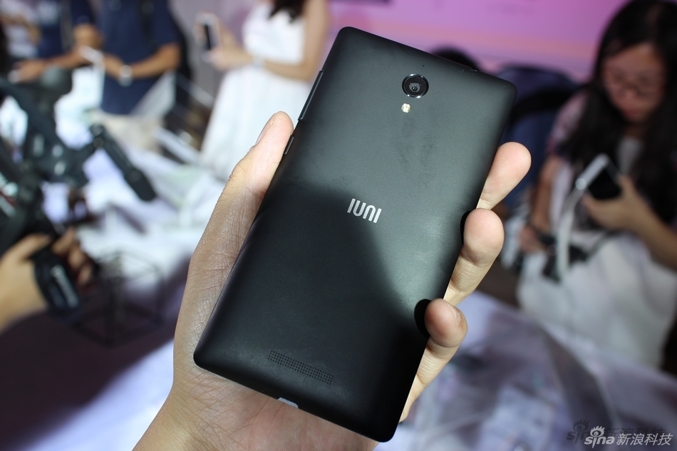 IUNI U3 Hands-on: Dual-SIM with 4G LTE - Gizmochina