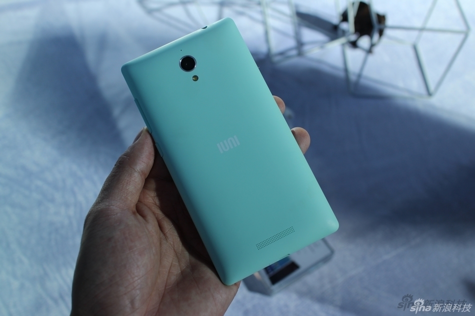 IUNI U3 Hands-on: Dual-SIM with 4G LTE - Gizmochina