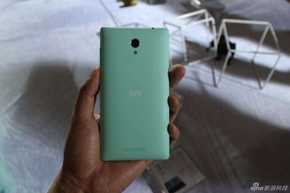 IUNI U3 Hands-on: Dual-SIM with 4G LTE - Gizmochina