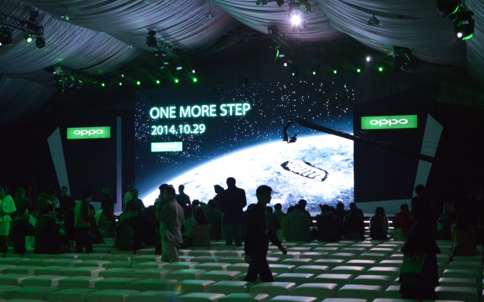 OPPO introduces the OPPO N3 (which has a motorized camera) and R5 (the ...