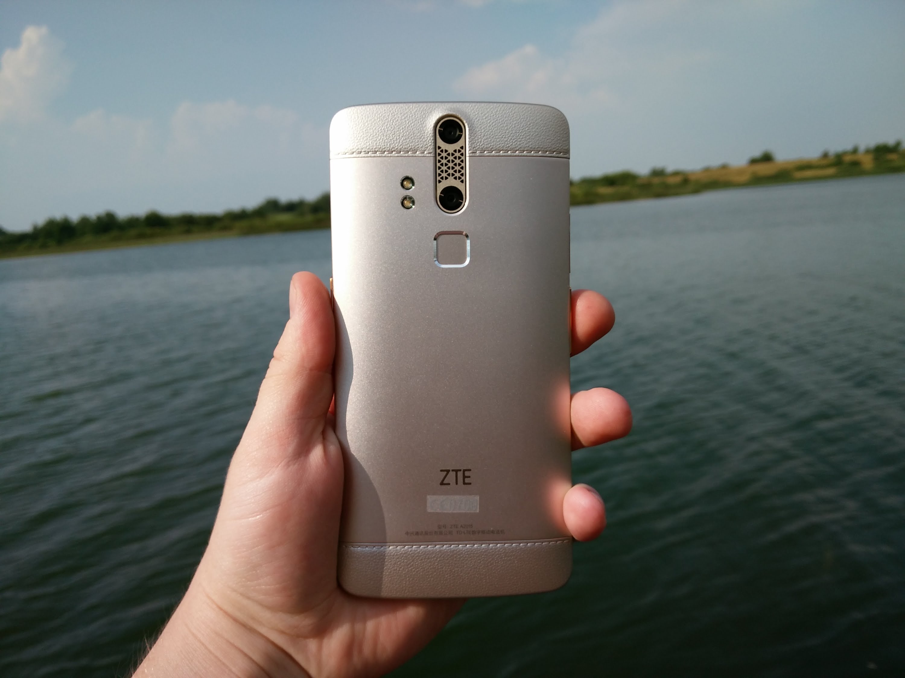 Check Out ZTE Axon Video Review!