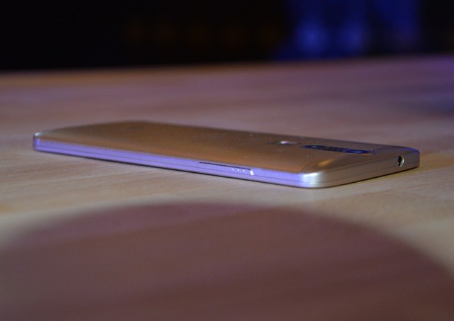 First Hands On With ZTE Axon Mini With Force Touch - Gizmochina