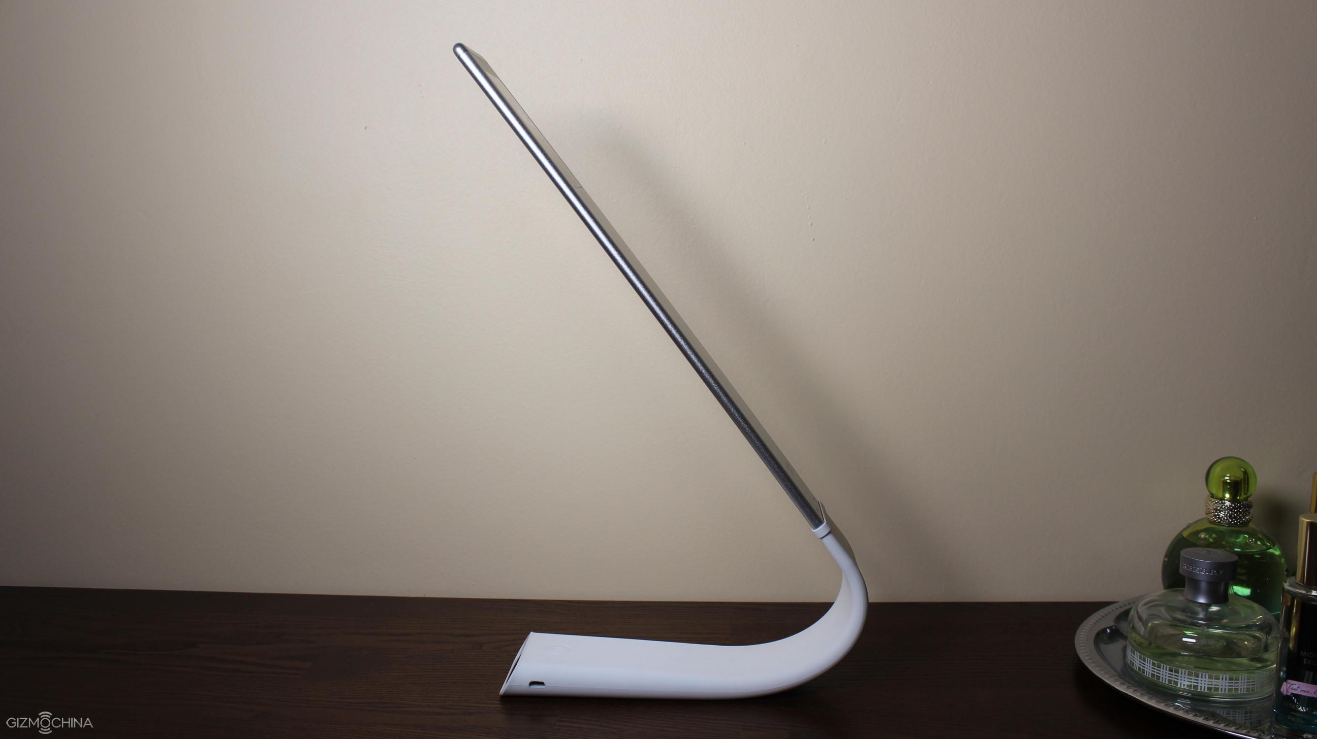 The Coolest LED Desk Lamp? - Gizmochina