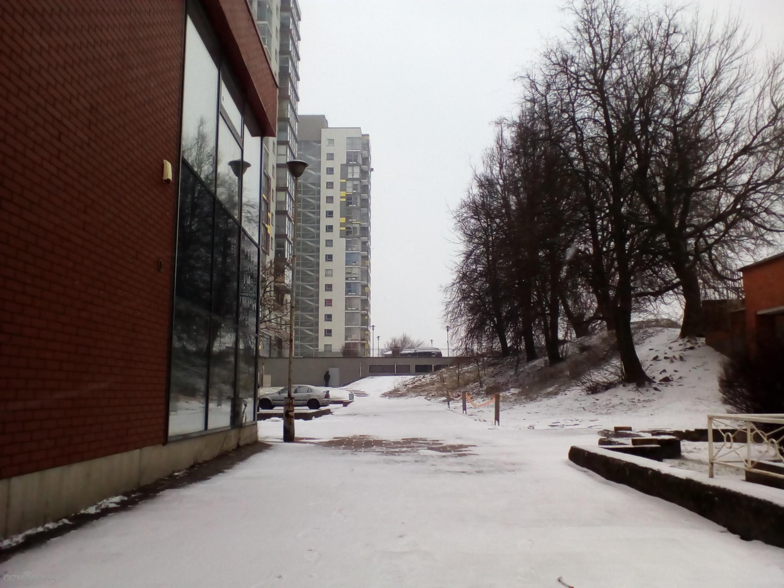 TCL 302U Review - Gizmochina