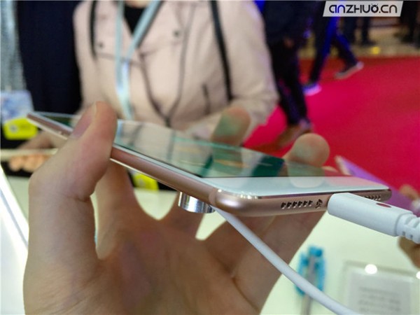 World's First Snapdragon 430 Smartphone, the Ivvi i3 In Pictures ...