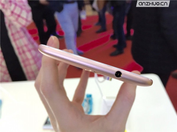 World's First Snapdragon 430 Smartphone, the Ivvi i3 In Pictures - Gizmochina