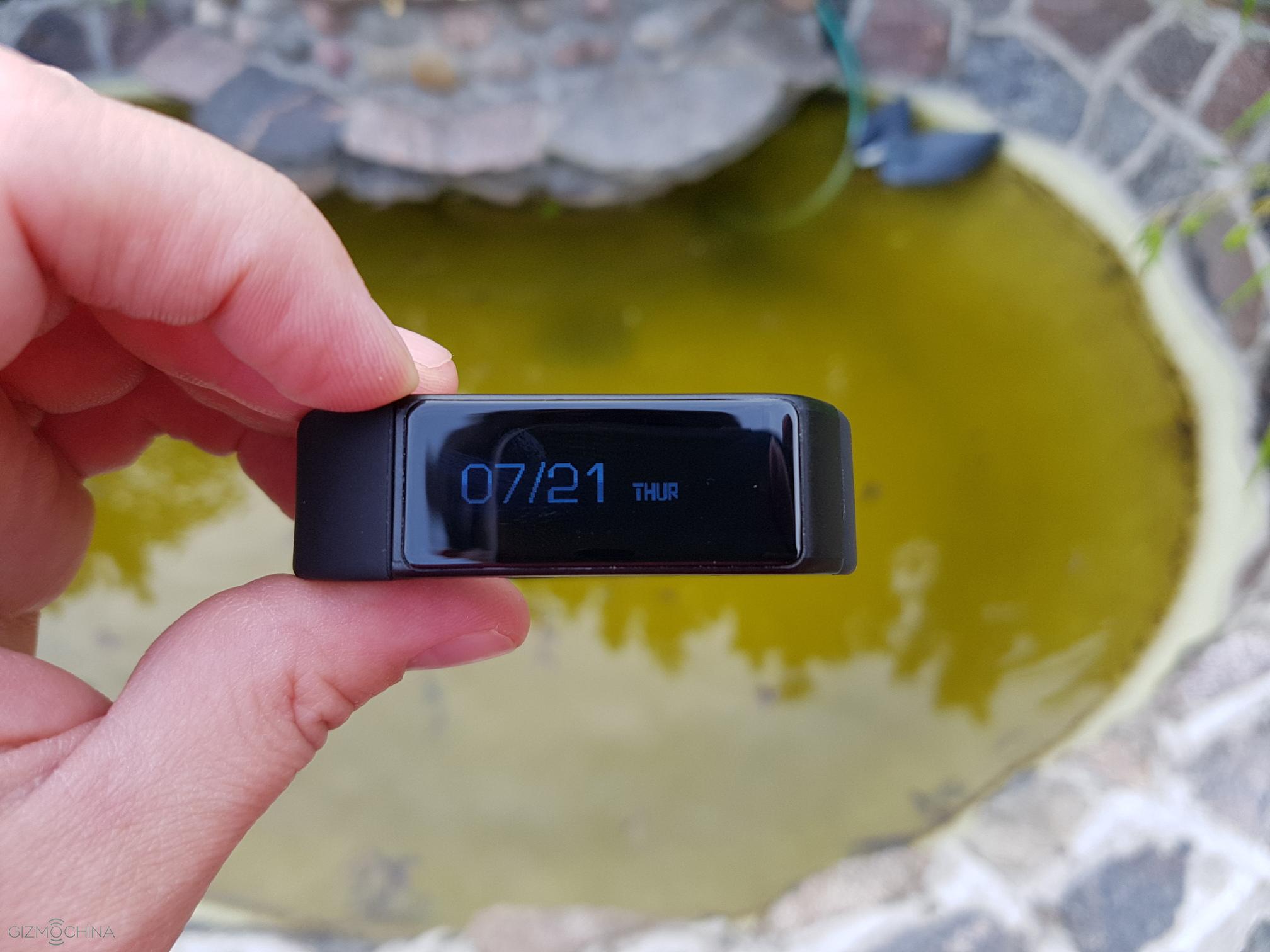 iWOWN i5 Plus Smart Bracelet Review - A Lot of Features for $19 - Gizmochina