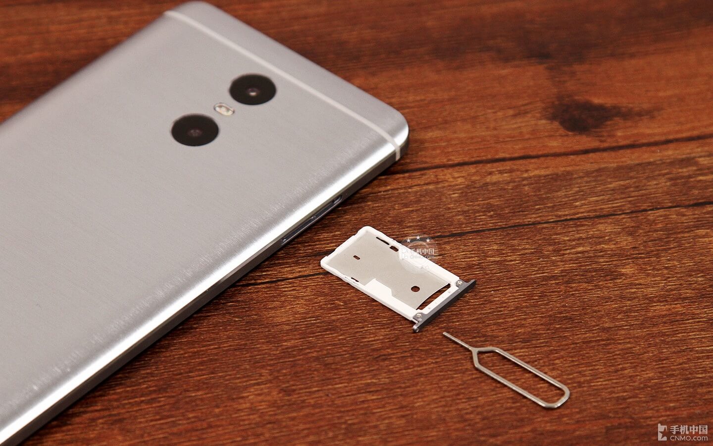 Xiaomi Redmi Pro Tear Down: What Lies under the Brushed Metal Body ...