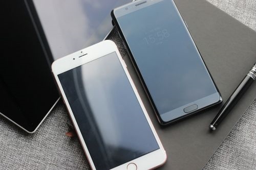 The $900 Smartphone Flagships: Samsung Galaxy Note 7 or iPhone 7 ...