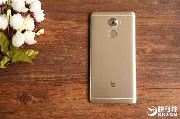 Le Pro 3 Flagship in Hands on Images: 98% Metal Body, Brushed Metal ...