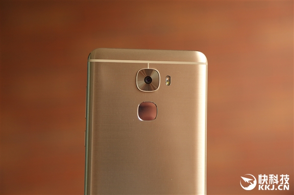 Le Pro 3 Flagship in Hands on Images: 98% Metal Body, Brushed Metal ...