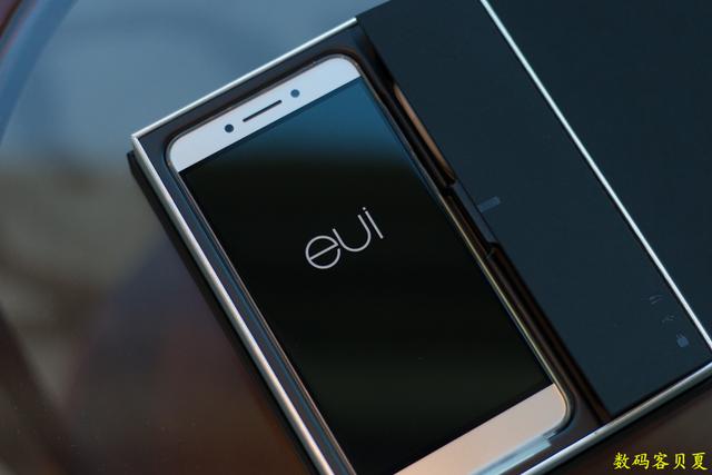 Le Pro 3 Flagship in Hands on Images: 98% Metal Body, Brushed Metal ...