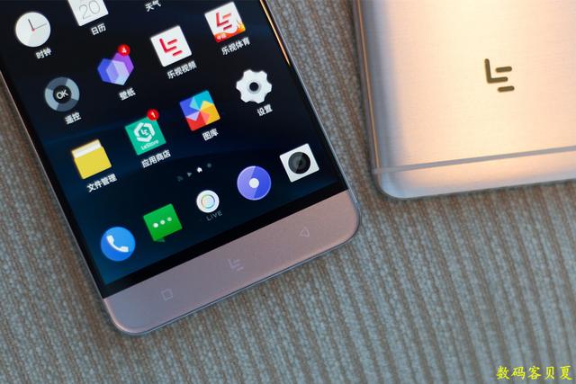 Le Pro 3 Flagship in Hands on Images: 98% Metal Body, Brushed Metal ...