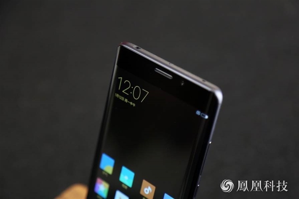 Xiaomi Mi Note 2 Unboxing & Hands-on Images: Spotless Beauty!