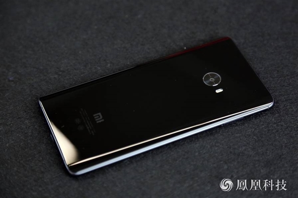 Xiaomi Mi Note 2 Unboxing & Hands-on Images: Spotless Beauty!