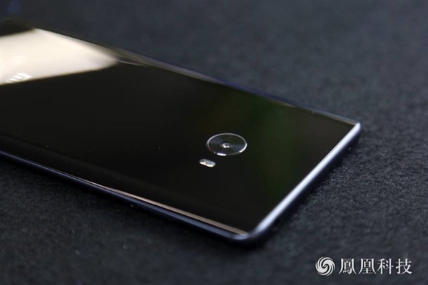 Xiaomi Mi Note 2 Unboxing & Hands-on Images: Spotless Beauty!