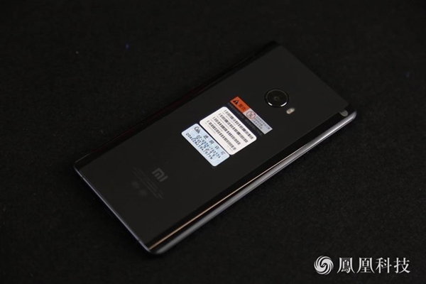 Xiaomi Mi Note 2 Unboxing & Hands-on Images: Spotless Beauty!