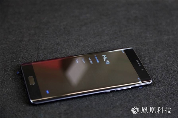 Xiaomi Mi Note 2 Unboxing & Hands-on Images: Spotless Beauty!