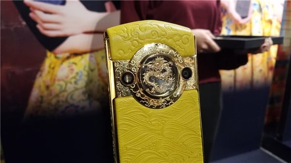 Chinese Company Launches $2,880 (19,999 Yuan) Titanium Smartphone in ...