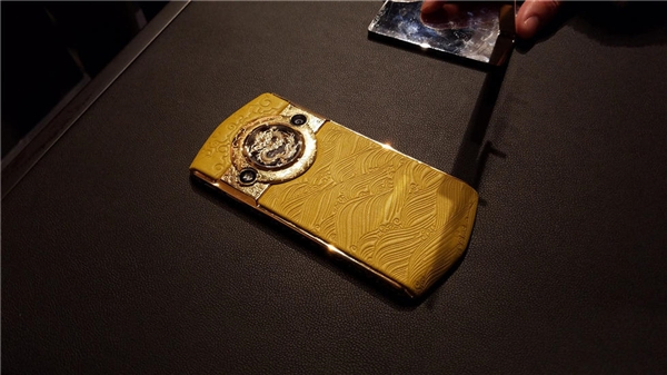 Chinese Company Launches $2,880 (19,999 Yuan) Titanium Smartphone in ...