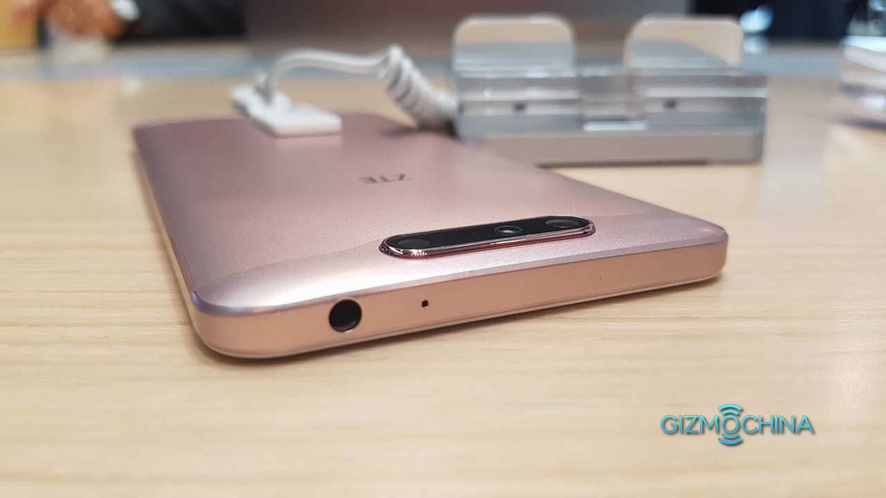 ZTE Blade V8 Hands On: The Second in Line With Dual Cameras - Gizmochina