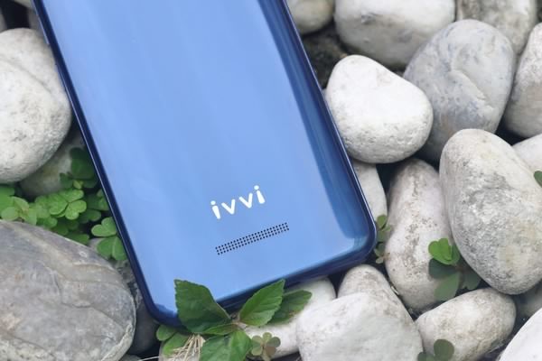 The Snapdragon 835 Powered Ivvi K5 Looks Gorgeous With Its Blue Curved Back Glass - Gizmochina