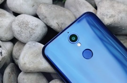 Ivvi K5 Launched: 3D Display, Curved Glass Body, 4GB RAM But No Snapdragon 835 Chip! - Gizmochina