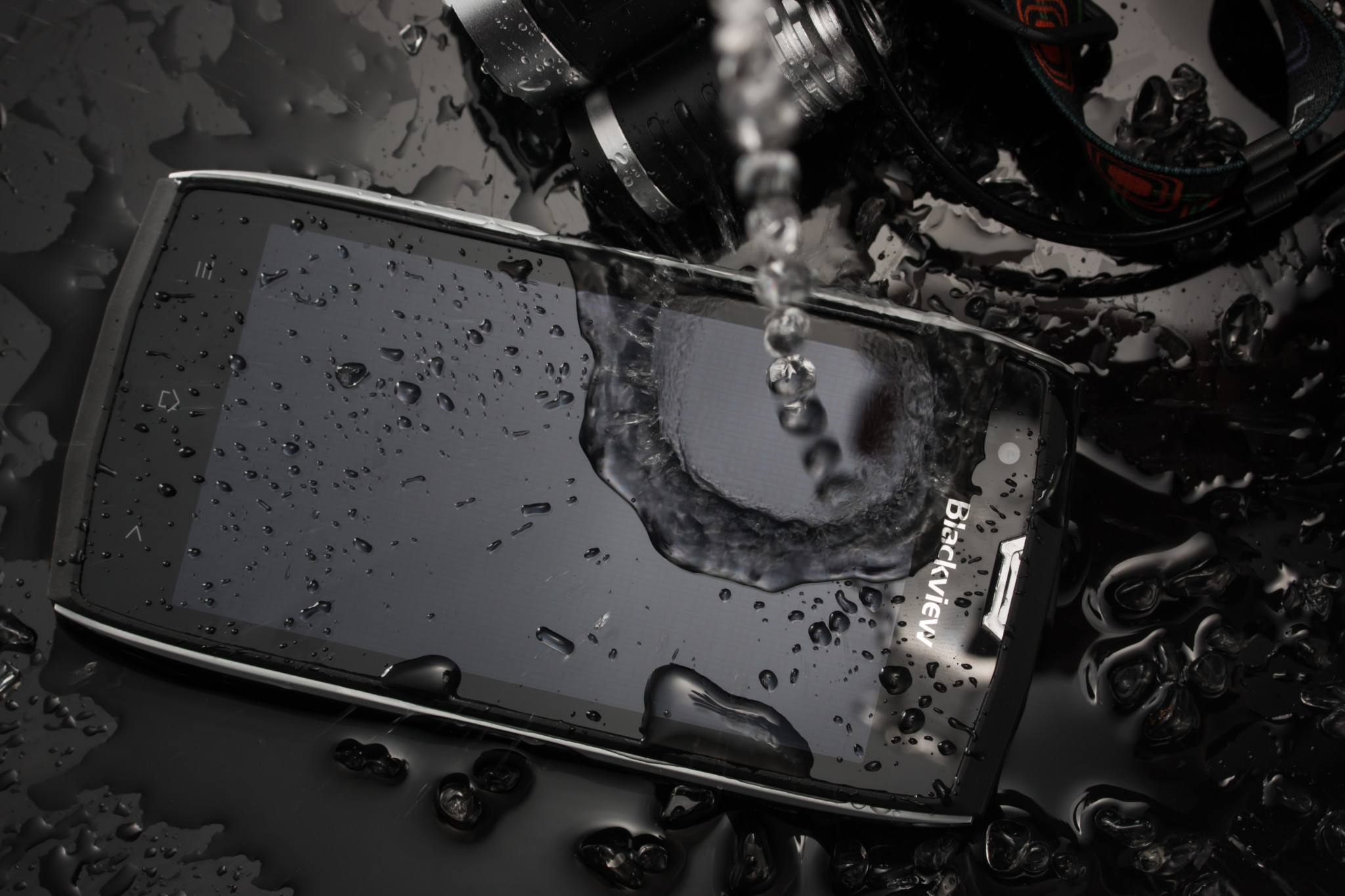 Blackview BV7000 Pro Gets Unboxed In A Swimming Pool - Gizmochina