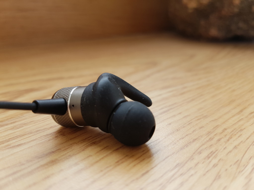 Borofone BE5 Bluetooth Sports Earbuds Review - Gizmochina