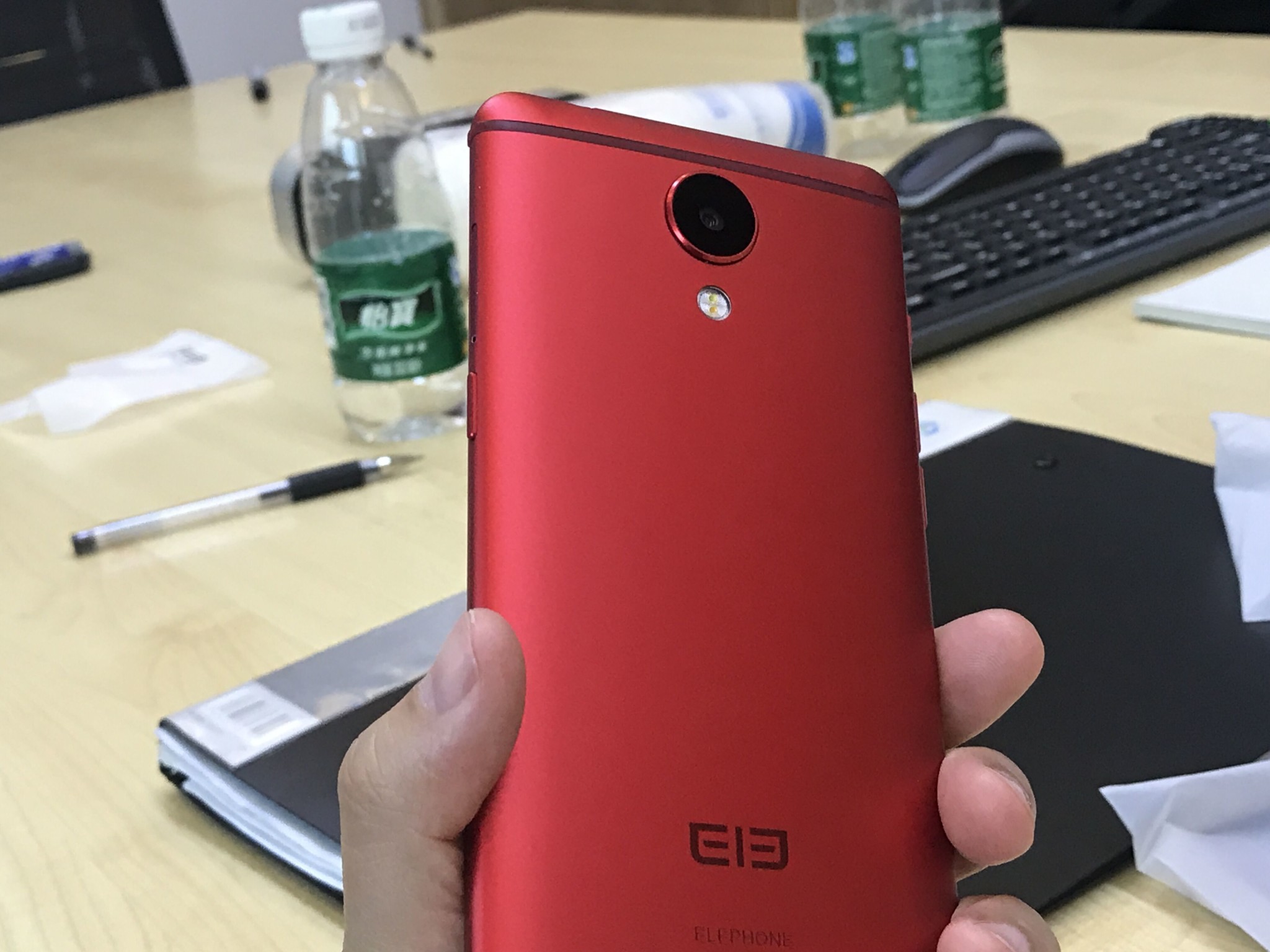 The Helio P25-Powered Elephone P28 Shines in Red - Gizmochina