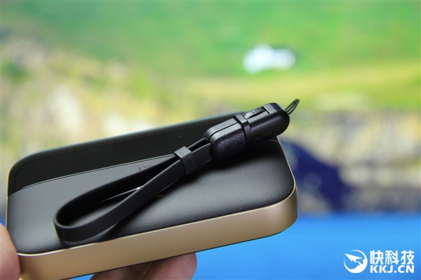 Huawei Mobile Wifi Pro 2 Out of the Box Tour - 32 Users at a Go ...