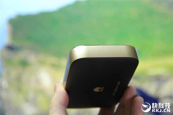 Huawei Mobile Wifi Pro 2 Out of the Box Tour - 32 Users at a Go ...