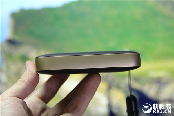 Huawei Mobile Wifi Pro 2 Out of the Box Tour - 32 Users at a Go ...