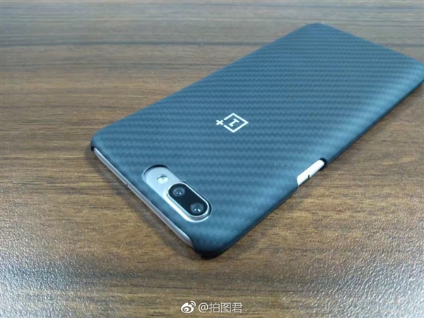 Leaked OnePlus 5 Protective Case Fits The OPPO R11 Perfectly - Gizmochina