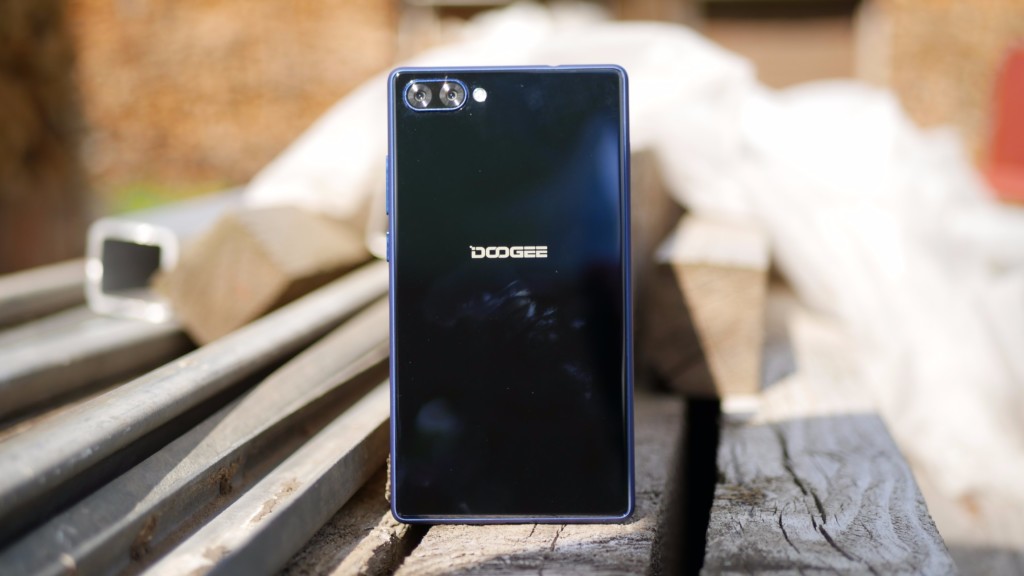 Doogee Mix Review - Who Likes Bezels? - Gizmochina