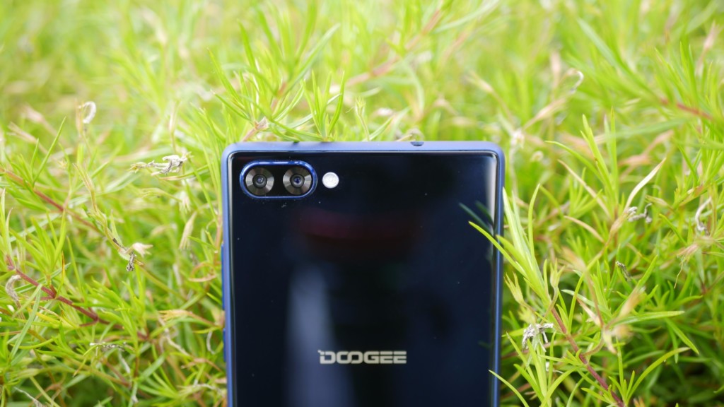 Doogee Mix Review - Who Likes Bezels? - Gizmochina