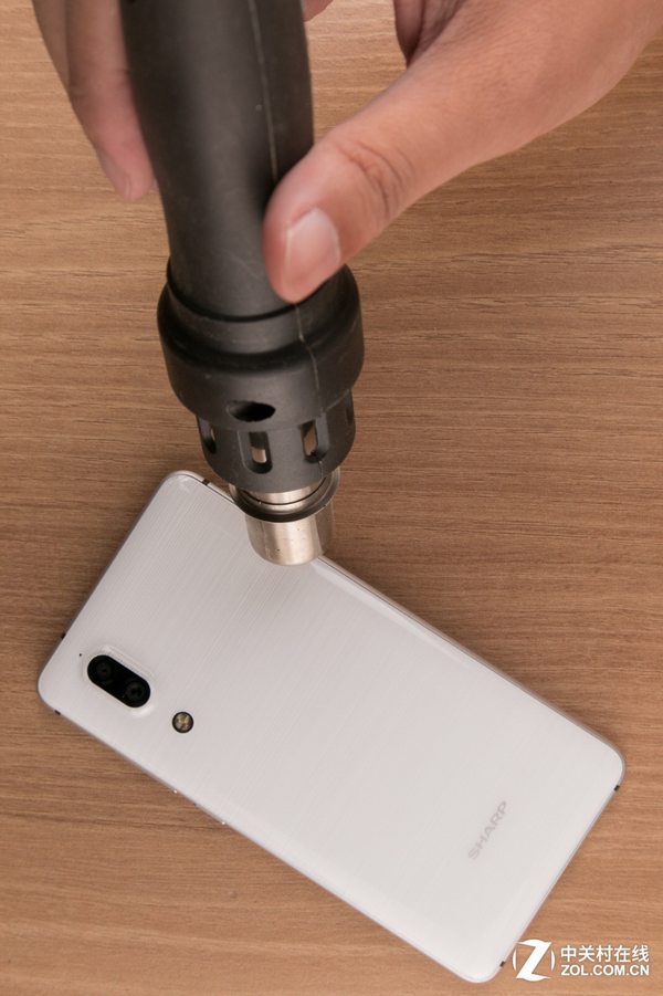 Bezel-less Sharp Aquos S2 Teardown Reveals Internals That Are Well ...